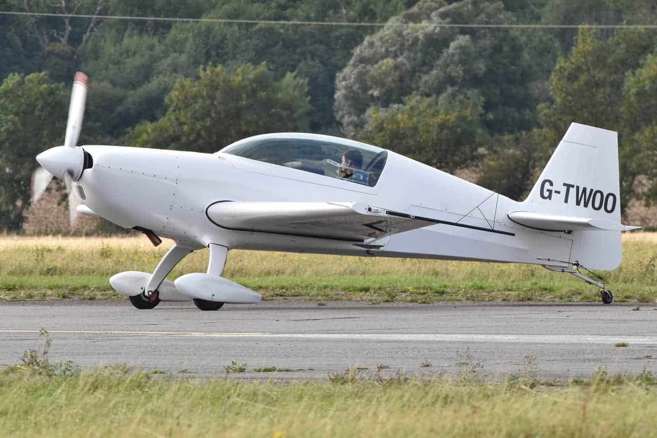 Extra EA 200 · History, Technical Data & Photos · AeroCorner