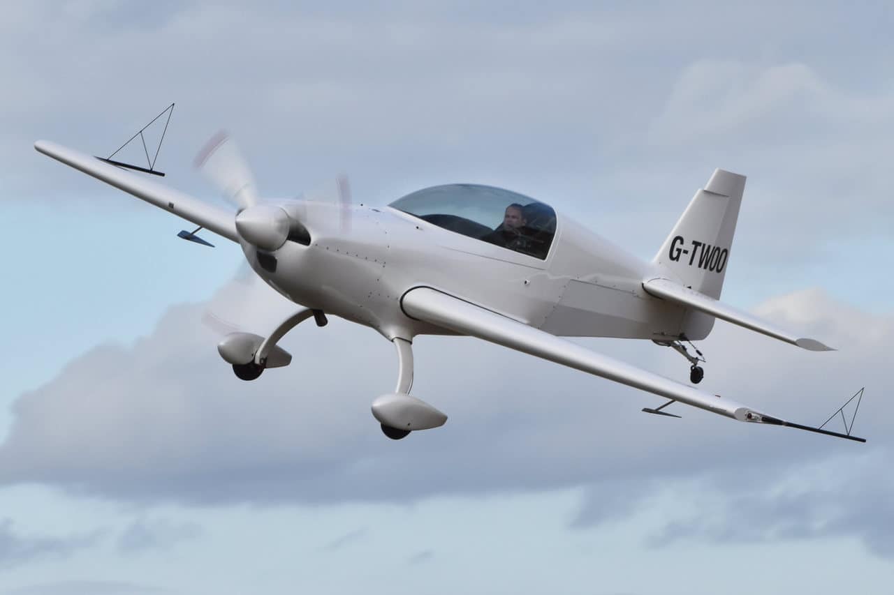 Extra EA 200 · History, Technical Data & Photos · AeroCorner