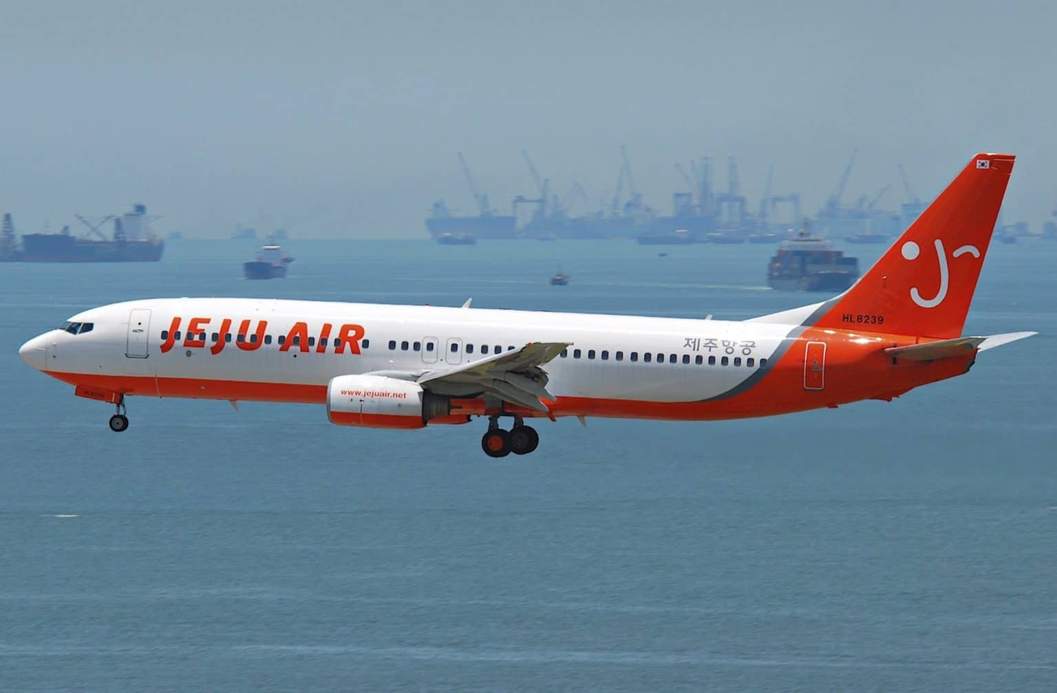 Boeing 747-8 vs 737-800: Data Comparison