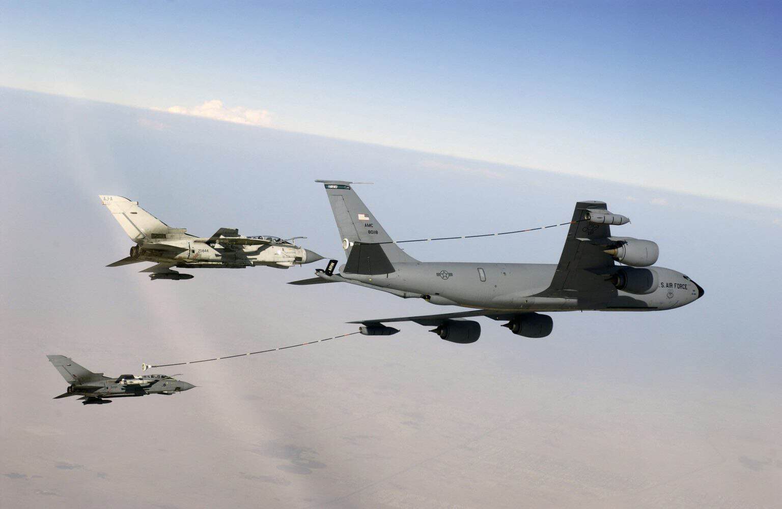 How Airplanes Refuel In The Air (Aerial Refueling) · AeroCorner