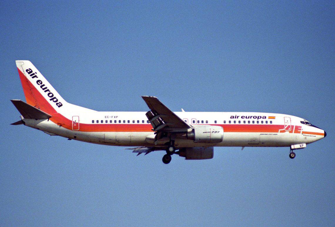Boeing 737-400 · History, Technical Data & Photos · AeroCorner