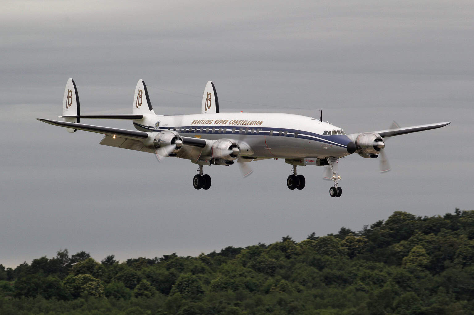 Lockheed L-1049 Super Constellation · History, Technical Data & Photos ...