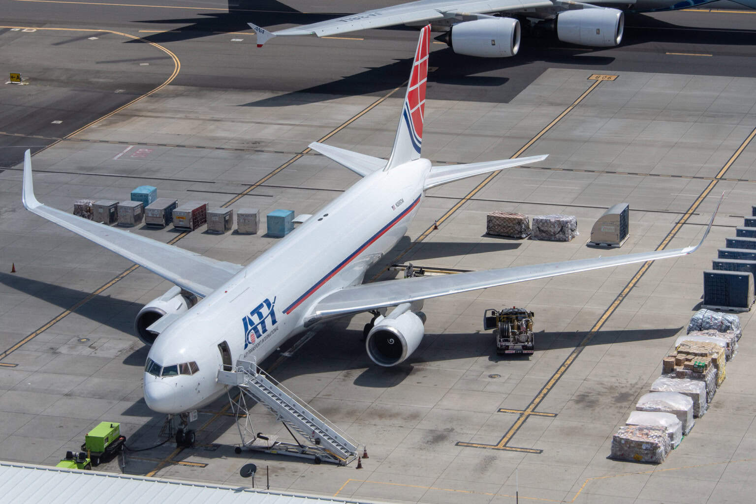 Boeing 767 Freighter · History, Technical Data & Photos · AeroCorner