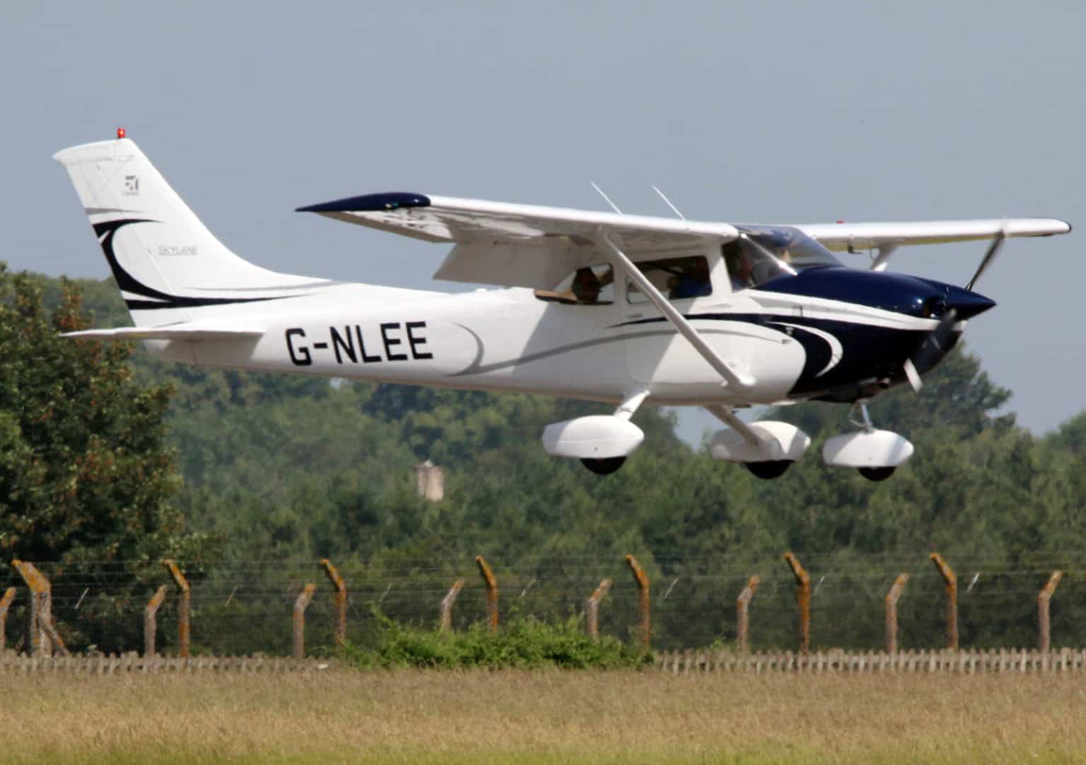 Cessna 172 vs Cessna 182: Data Comparison