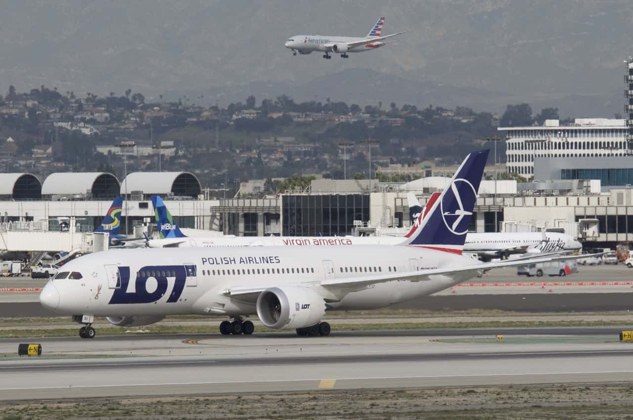 boeing-787-8-vs-757-300-data-comparison